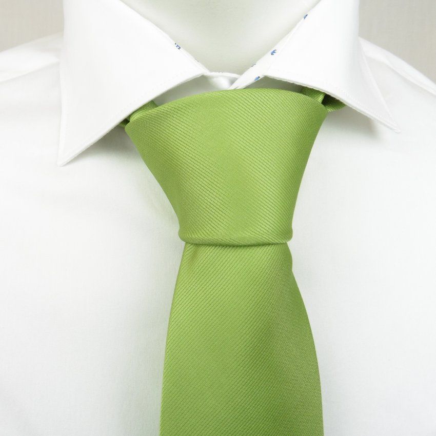 La Corbata, Su Origen y Cómo Anudarla